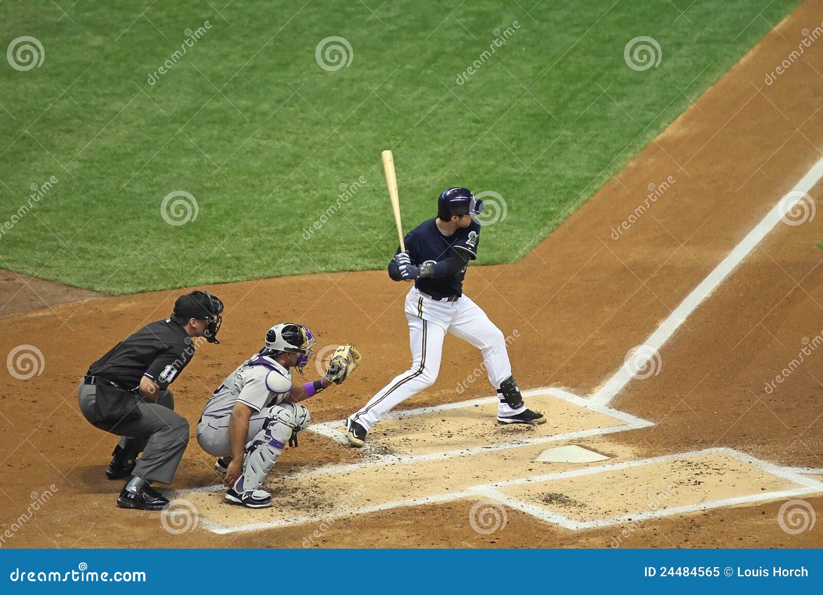 Major League Baseball Action Editorial Image - Image of sport, brewers ...