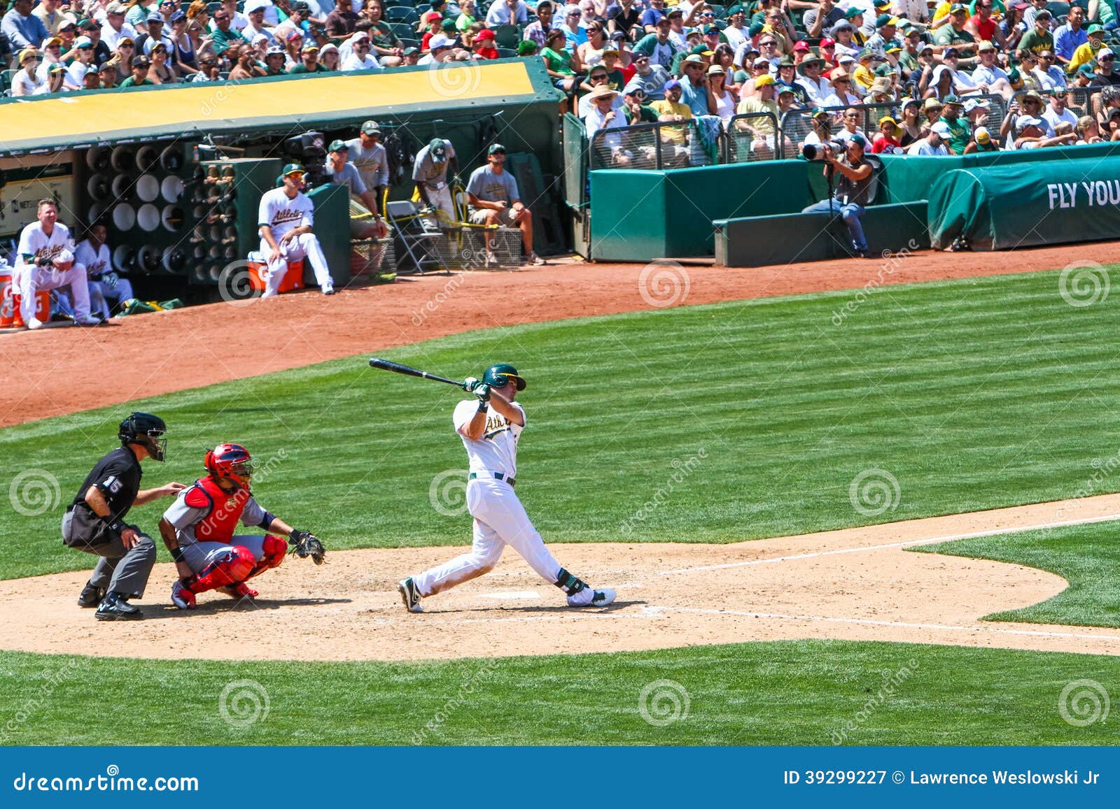 Major League Baseball - Seth Smith Swings Fotografía editorial - Imagen ...