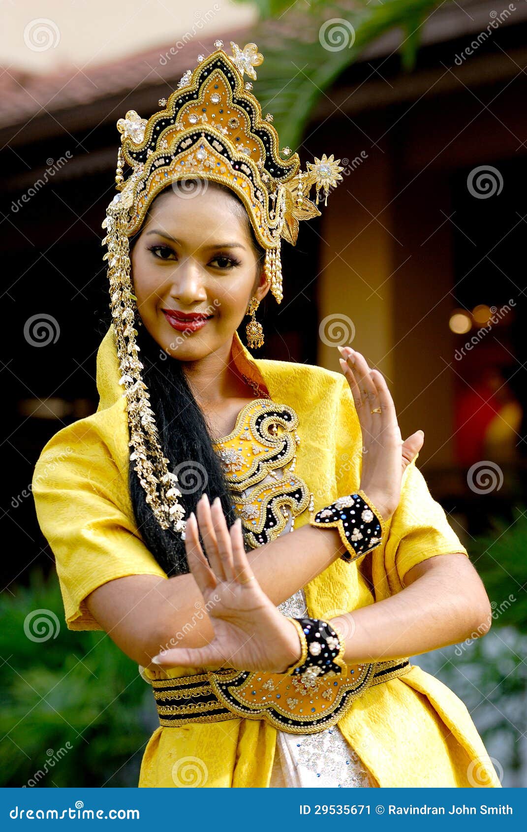 Mak yong or mak yung editorial photo. Image of malay - 29535671