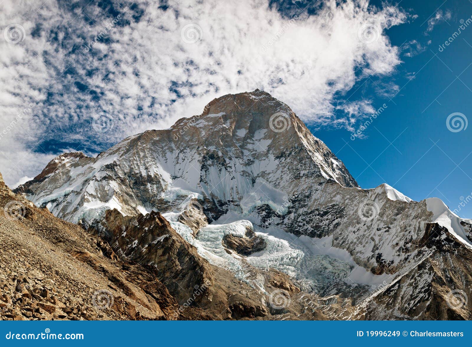 Makalu De Hoogste Berg Fith in De Wereld Stock Afbeelding - Image of ...