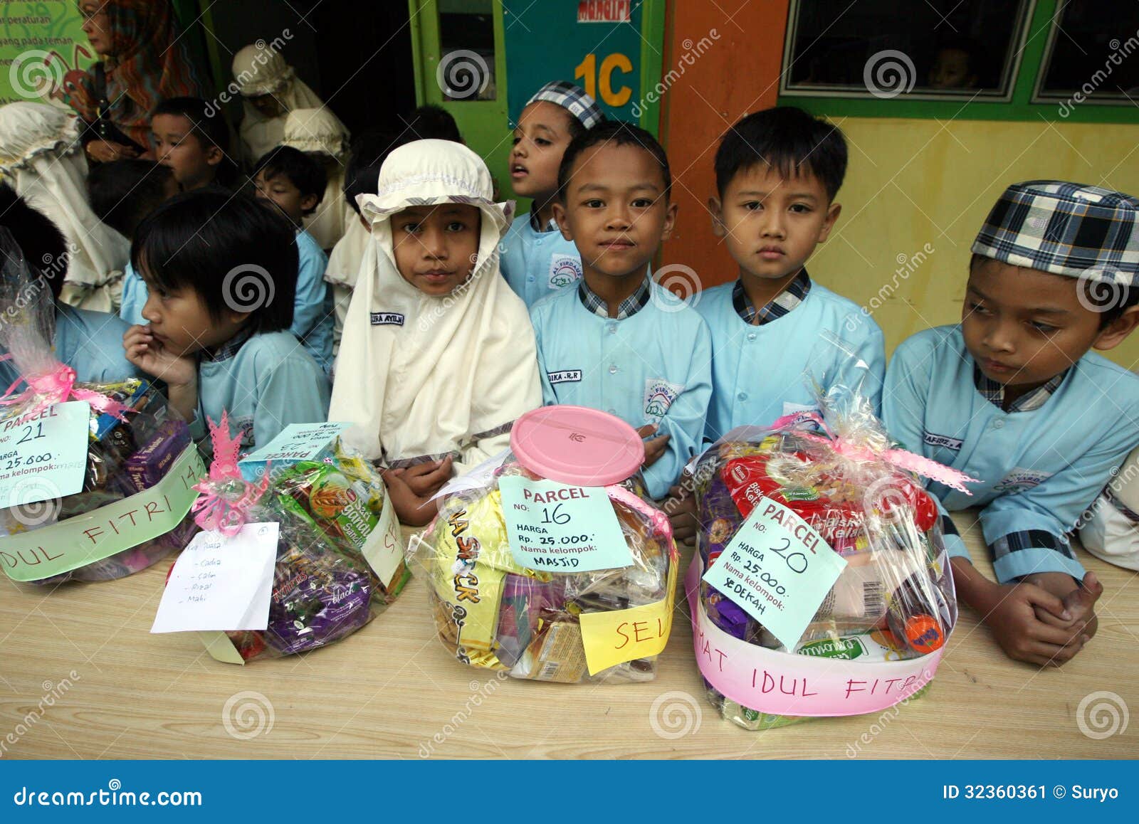Make parcel editorial photo. Image of solo, java, school - 32360361