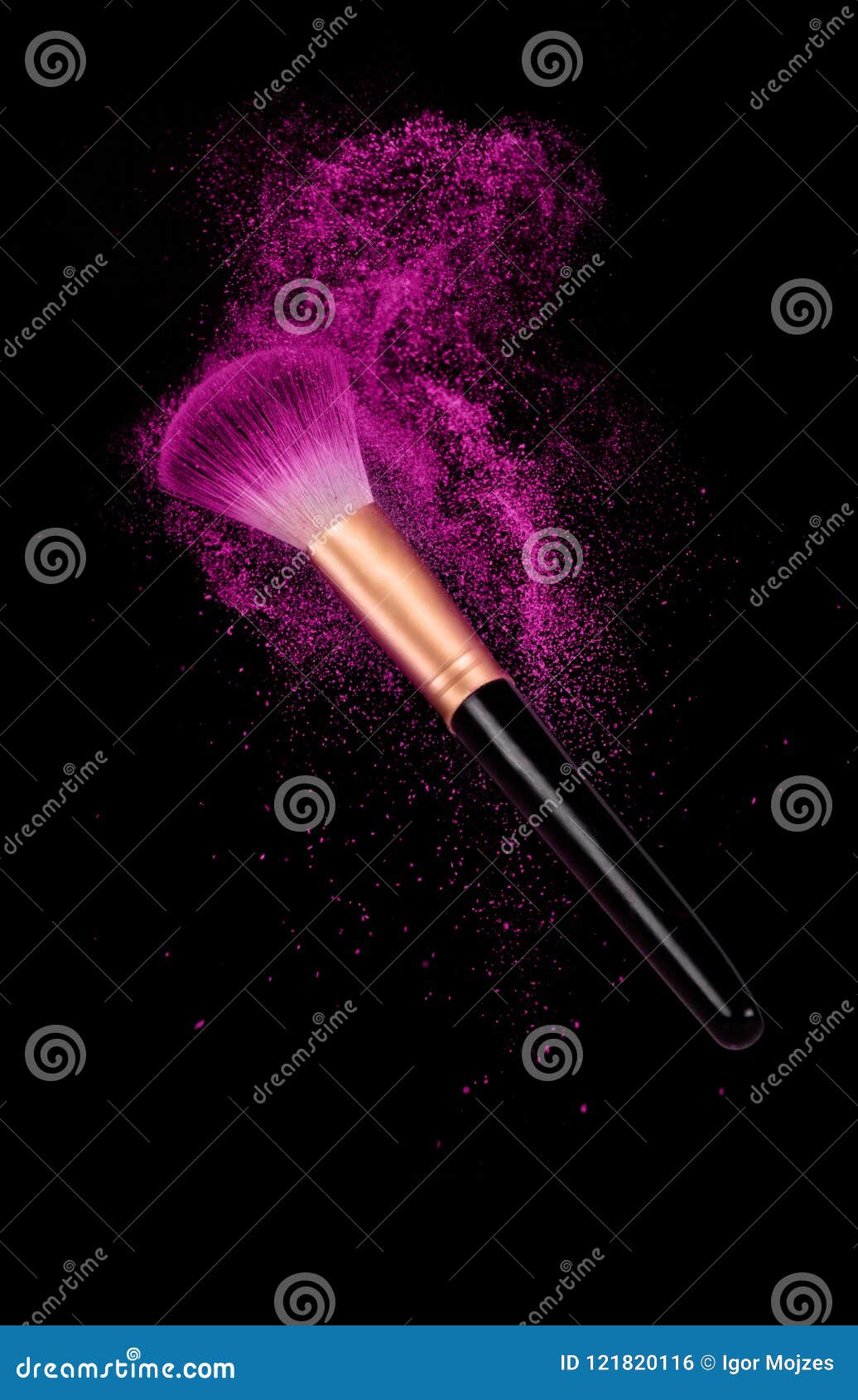 Make-up Brush with Powder Dust Stock Photo - Image of foundation, gold ...