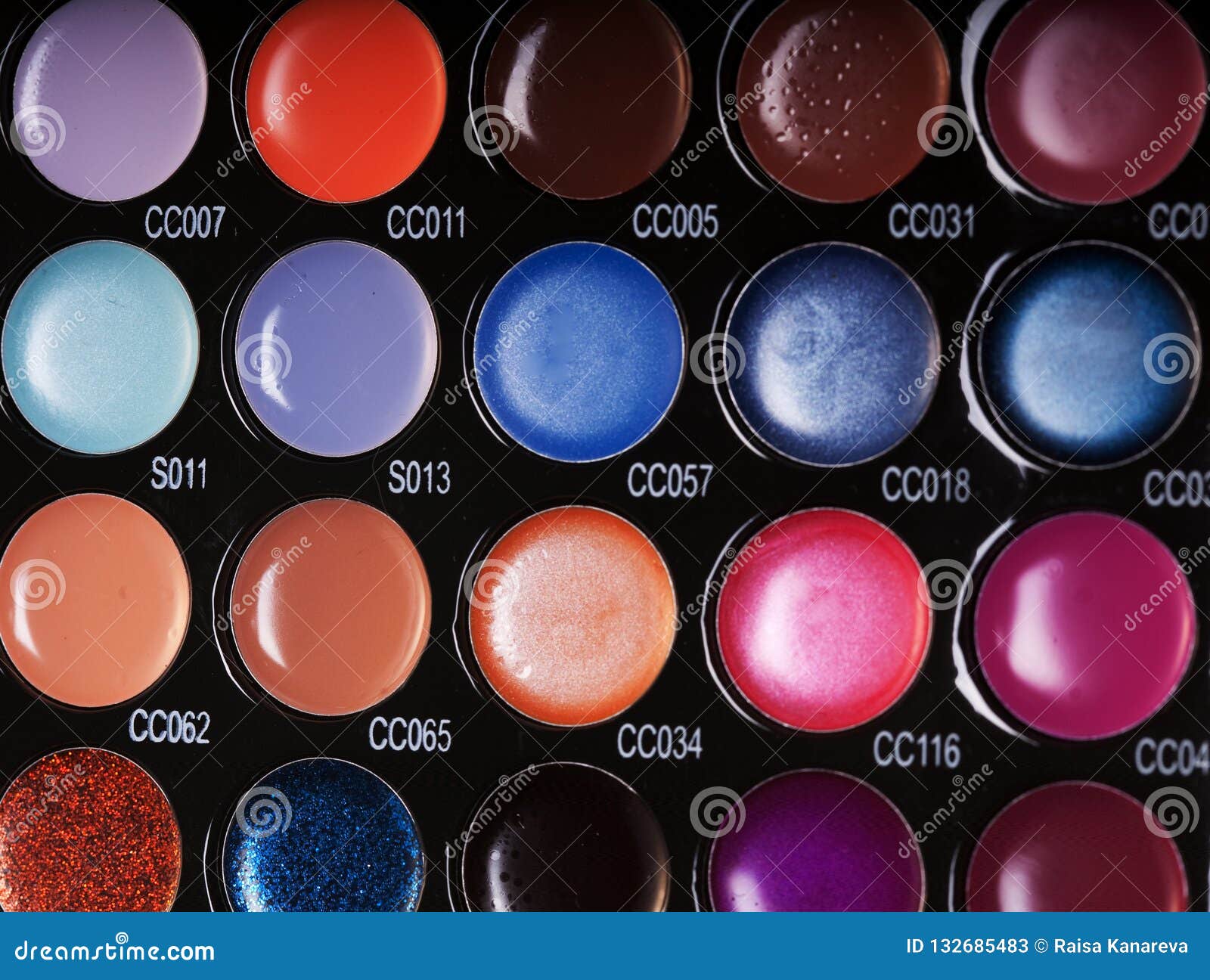 Make-up Collection Close Up Stock Image - Image of powder, brush: 132685483