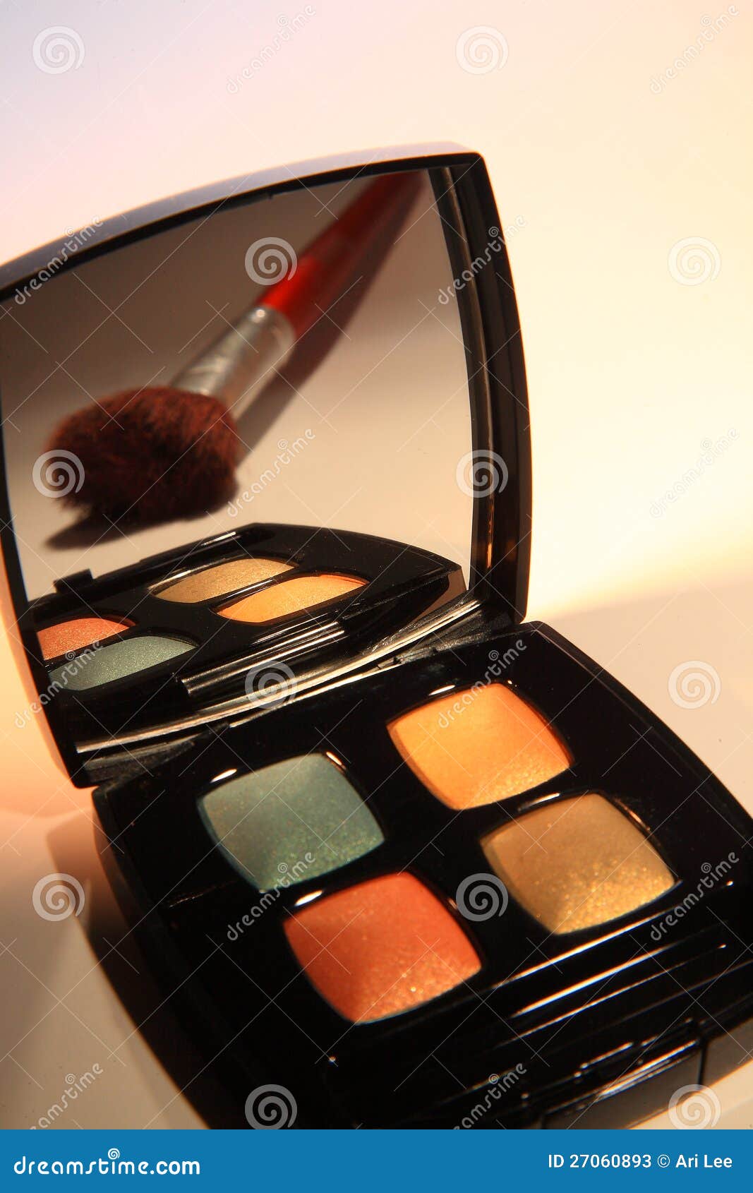 Make-up Compact stock image. Image of mirror, compact - 27060893