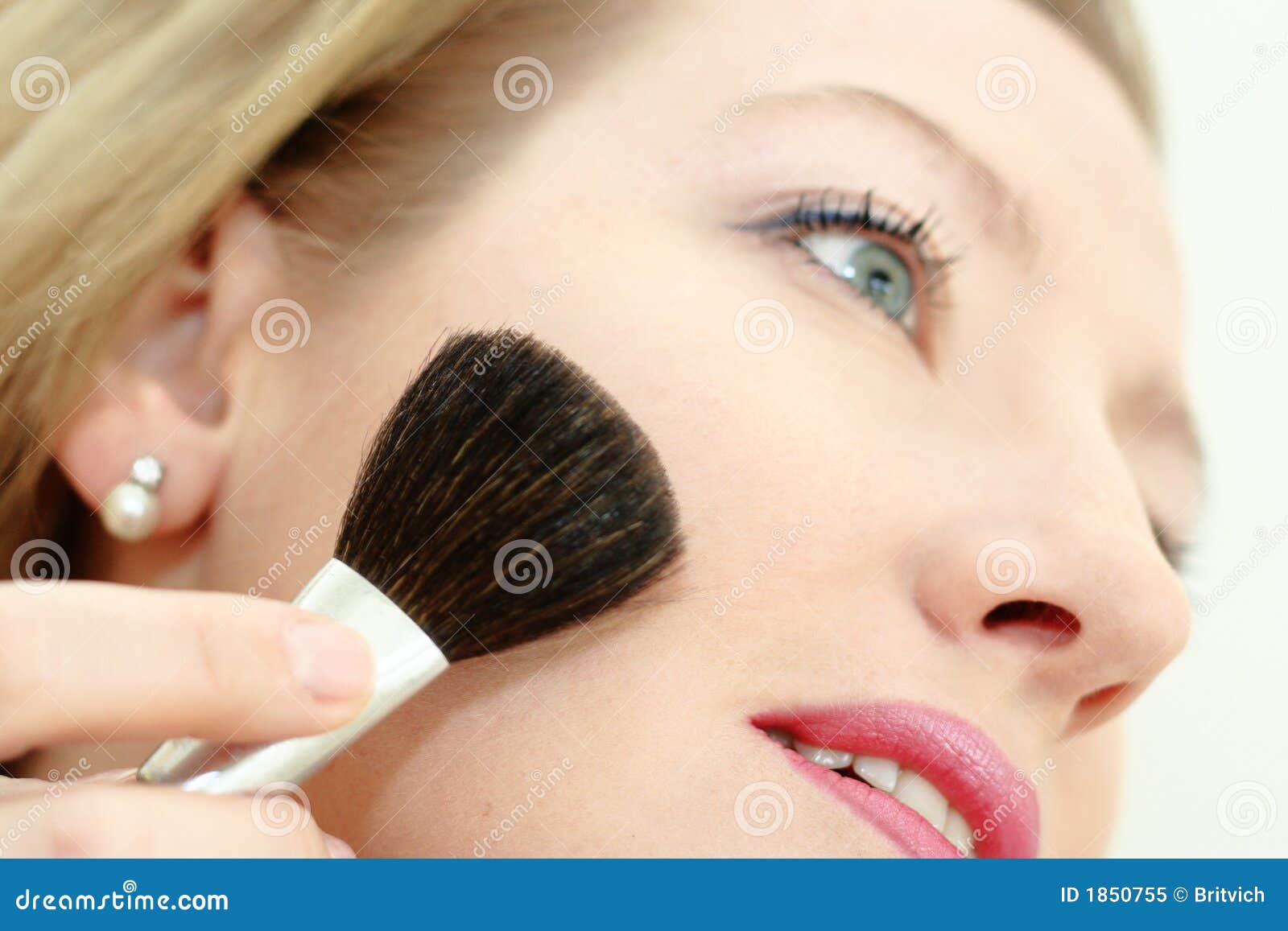 Make-up of Smiling Woman Face Stock Image - Image of douche, cute: 1850755