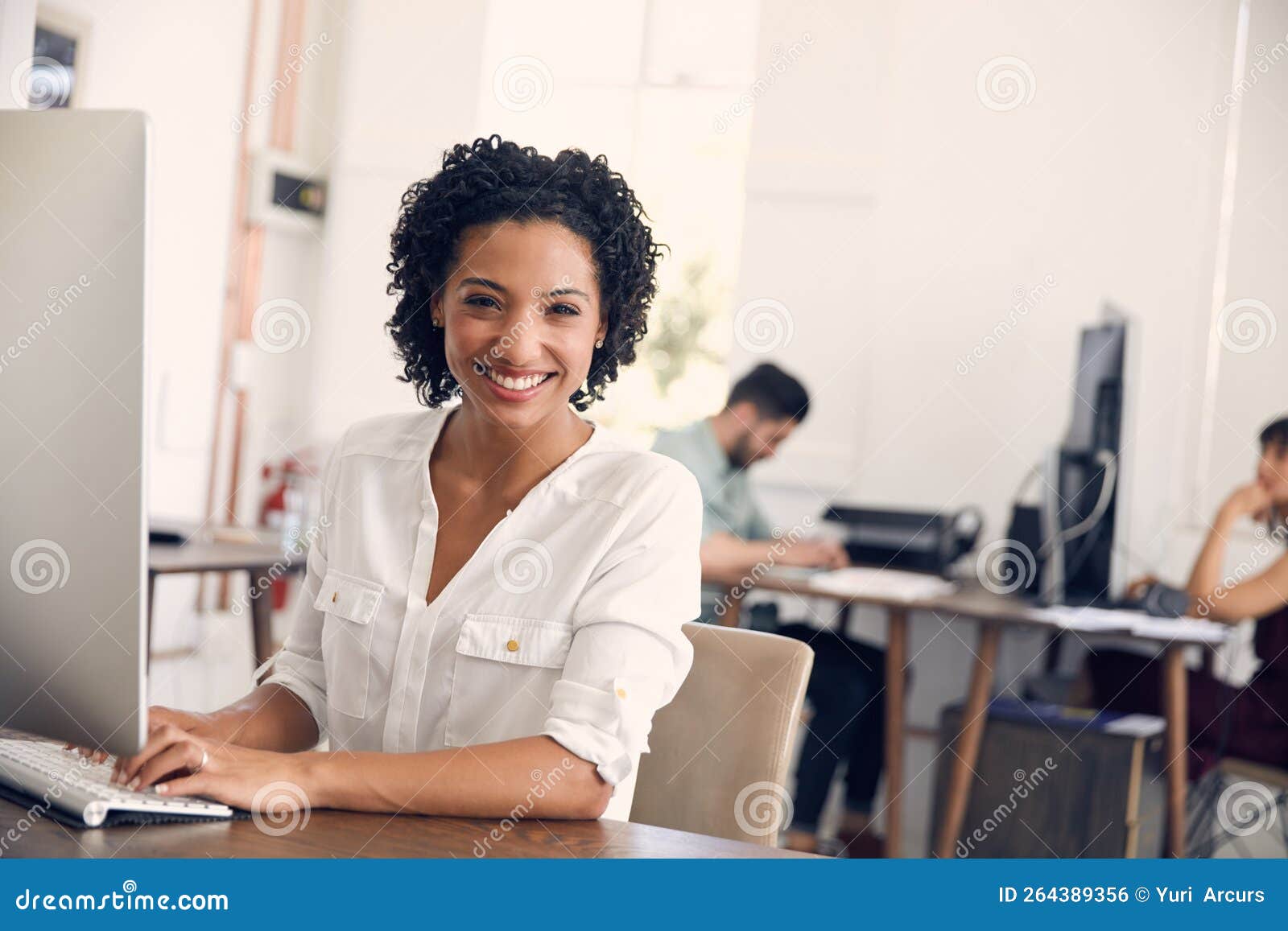 Make it Work by Working for it. Businesspeople Working in the Office ...