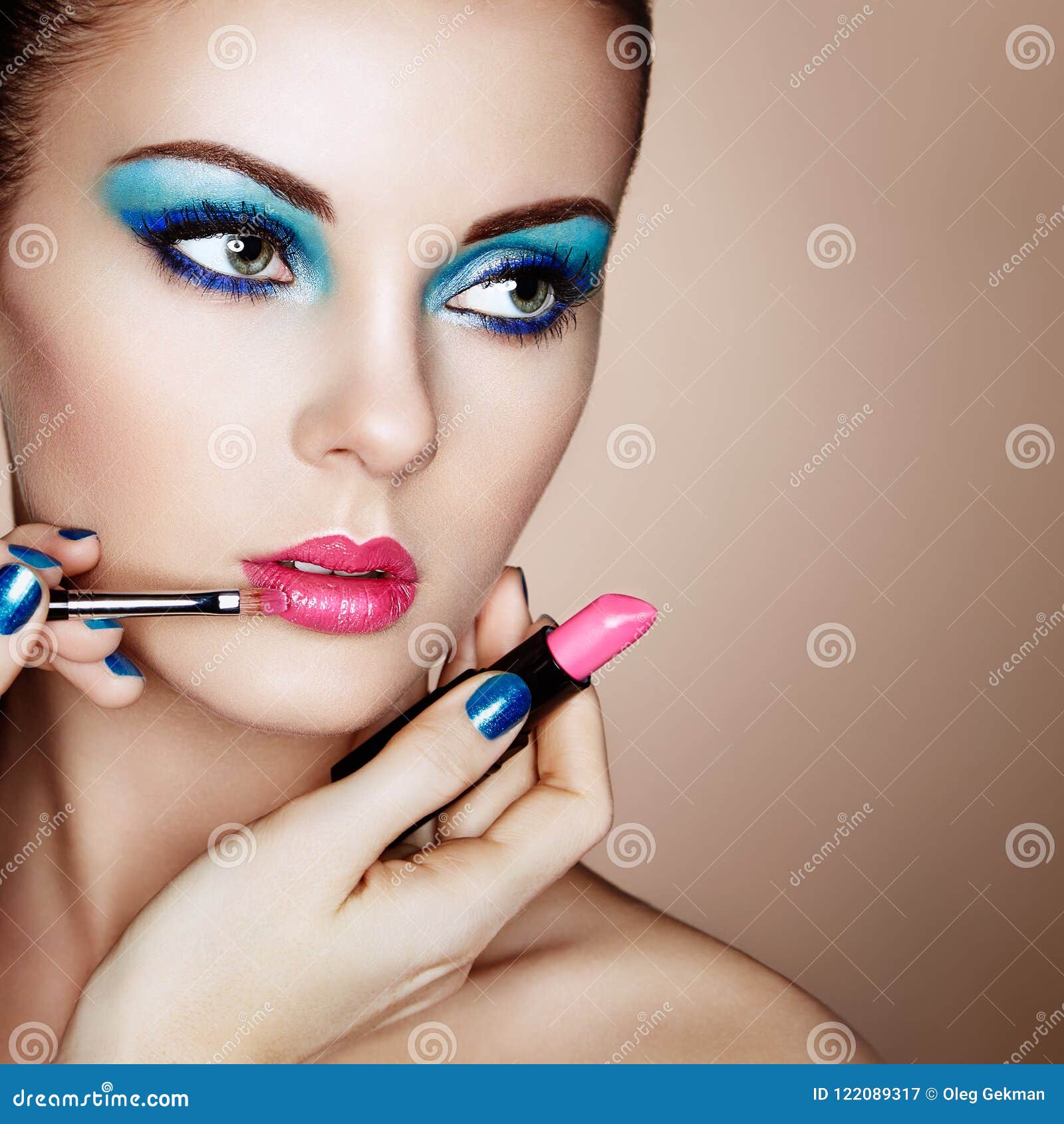 Makeup Artist Applies Lipstick Stock Image Image Of Lipstick