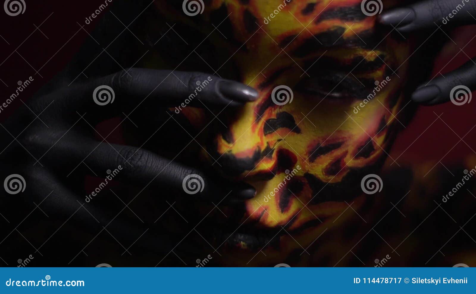 Makeup in the Form of a Volcano and the Current Lava that Breaks ...