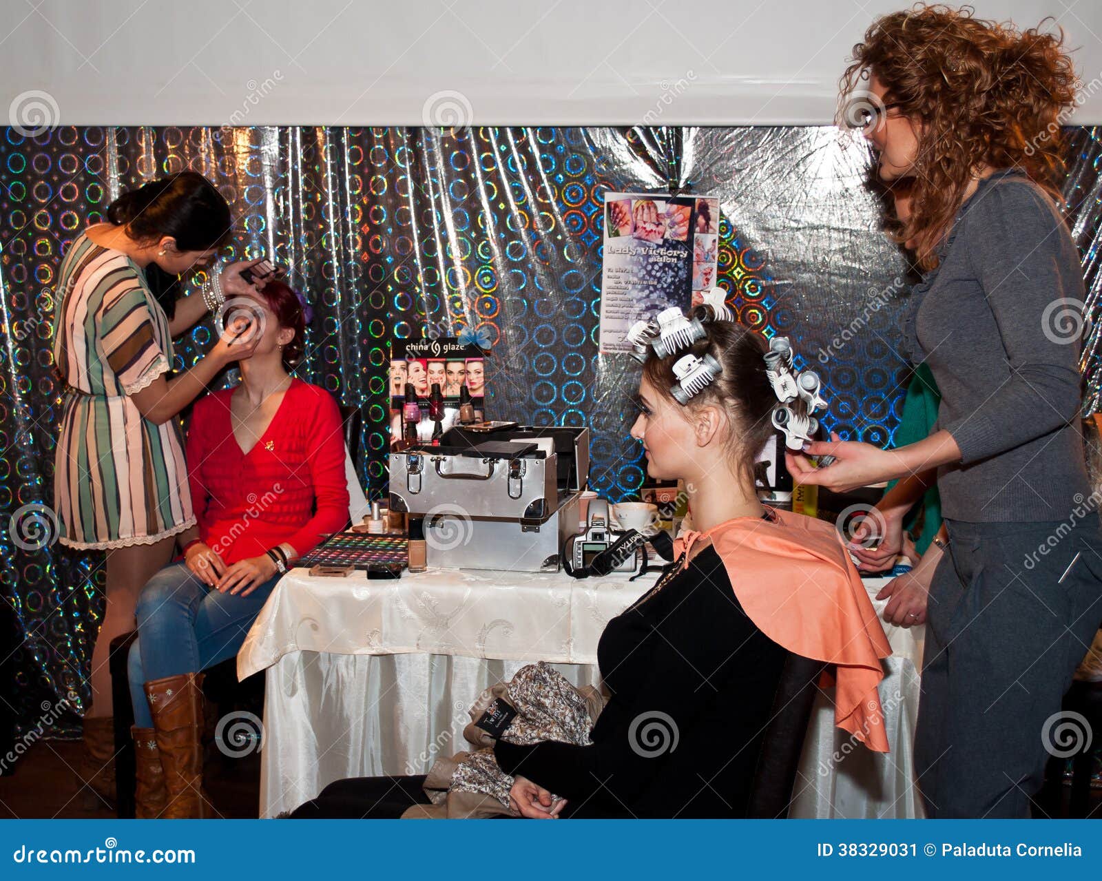 Makeup and hairstyle room editorial photo. Image of demo - 38329031