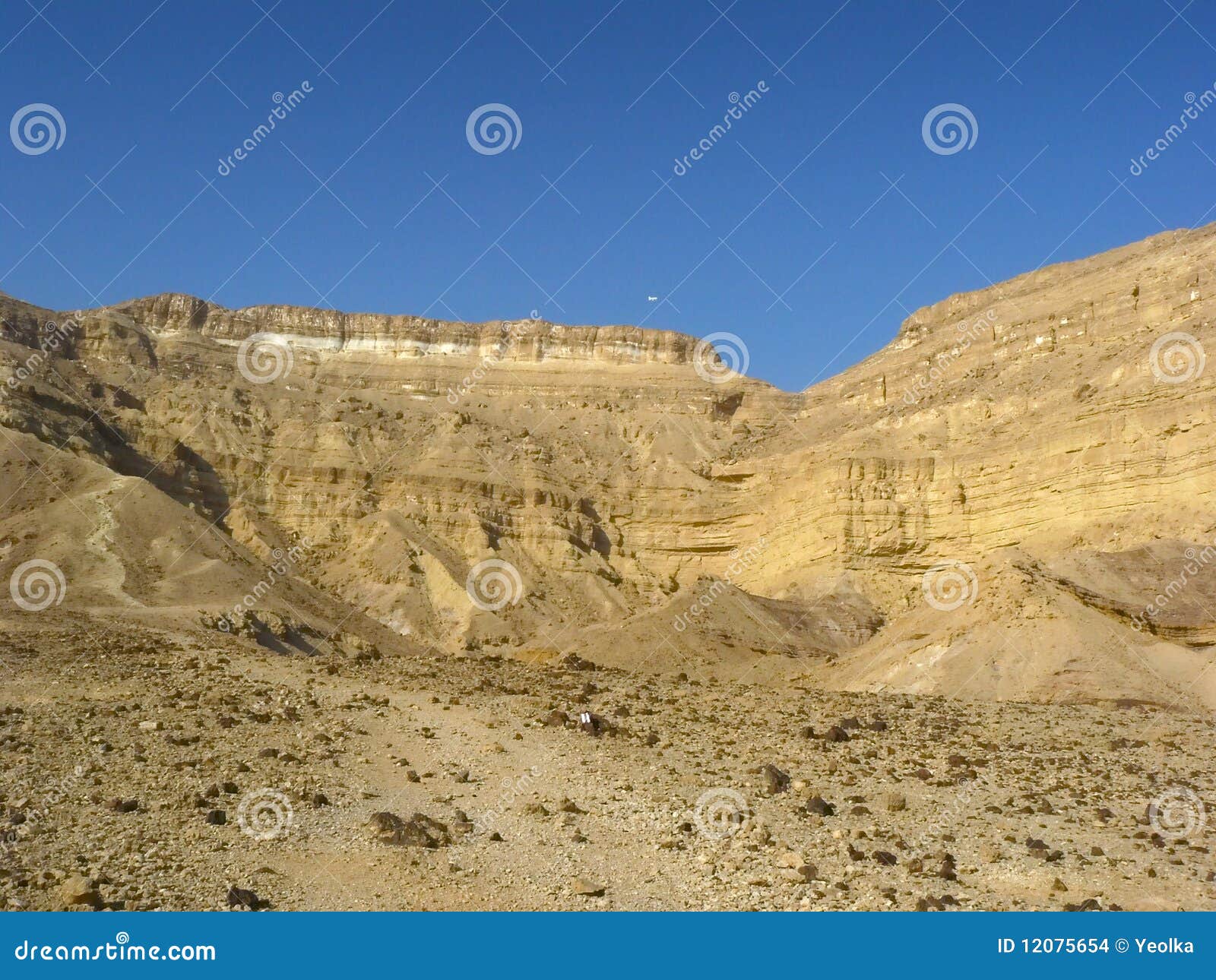 Makhtesh Katan (the Small Makhtesh) Stock Photo - Image of desert ...