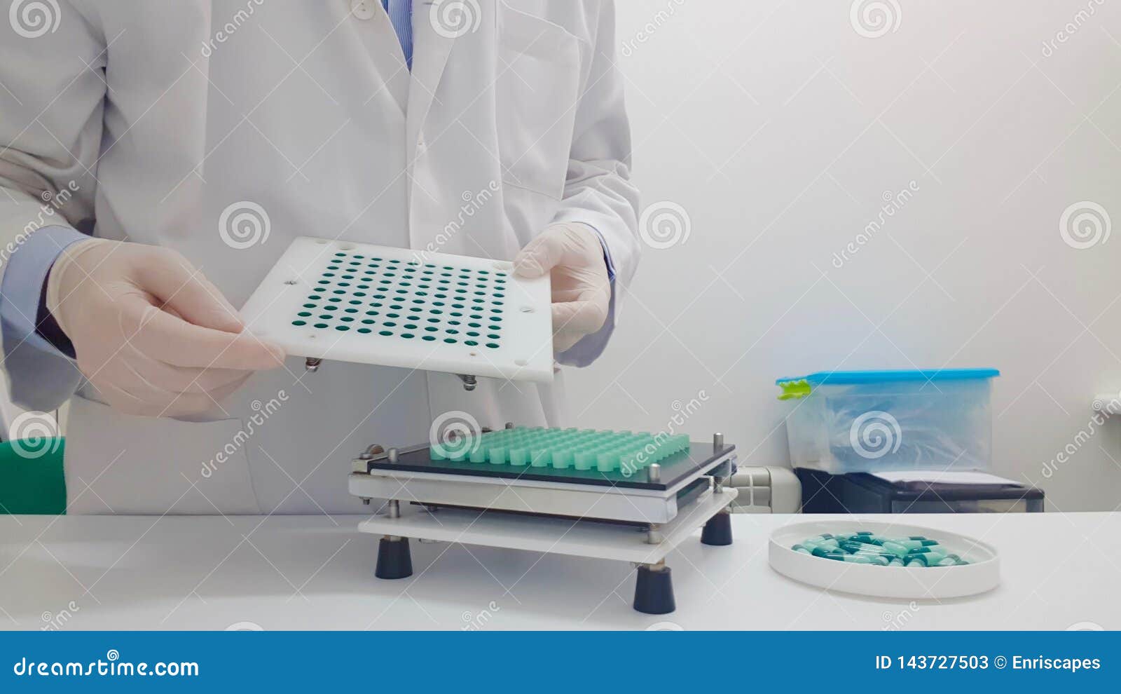 Capsule making machine stock image. Image of green, equipment - 143727503