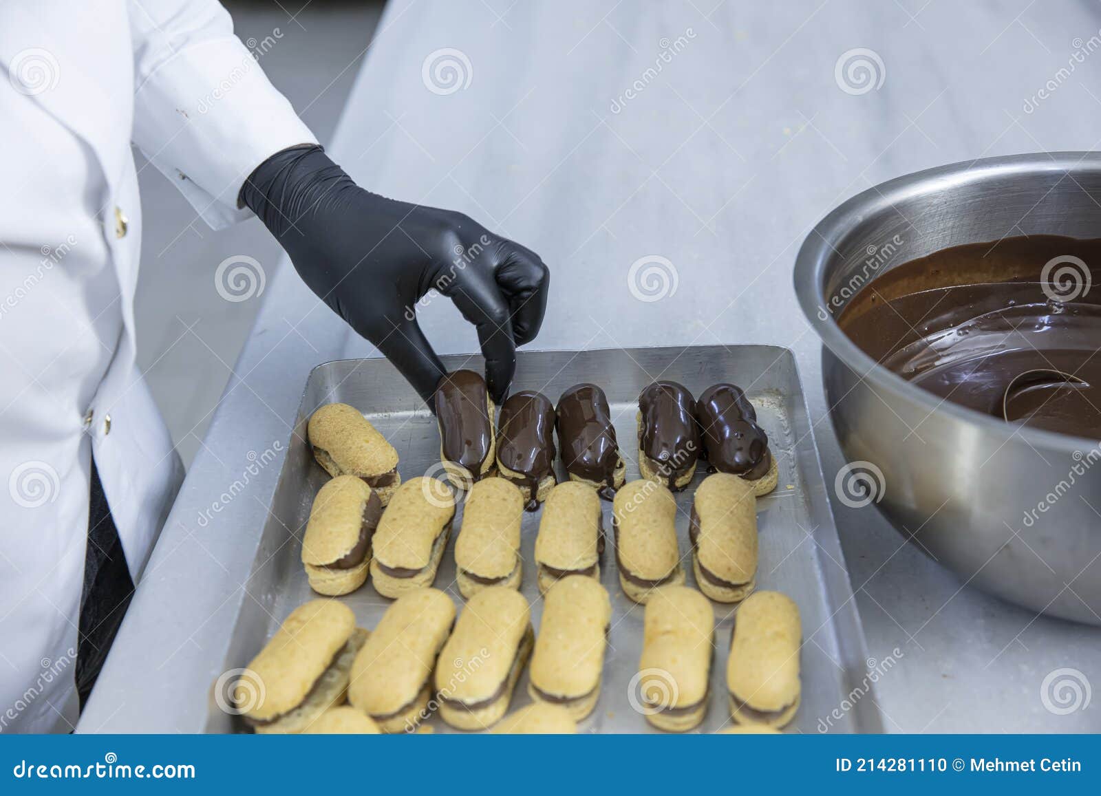 Making Chef Eclairs in the Kitchen. Eclairs Pasta Turkish Delicious ...