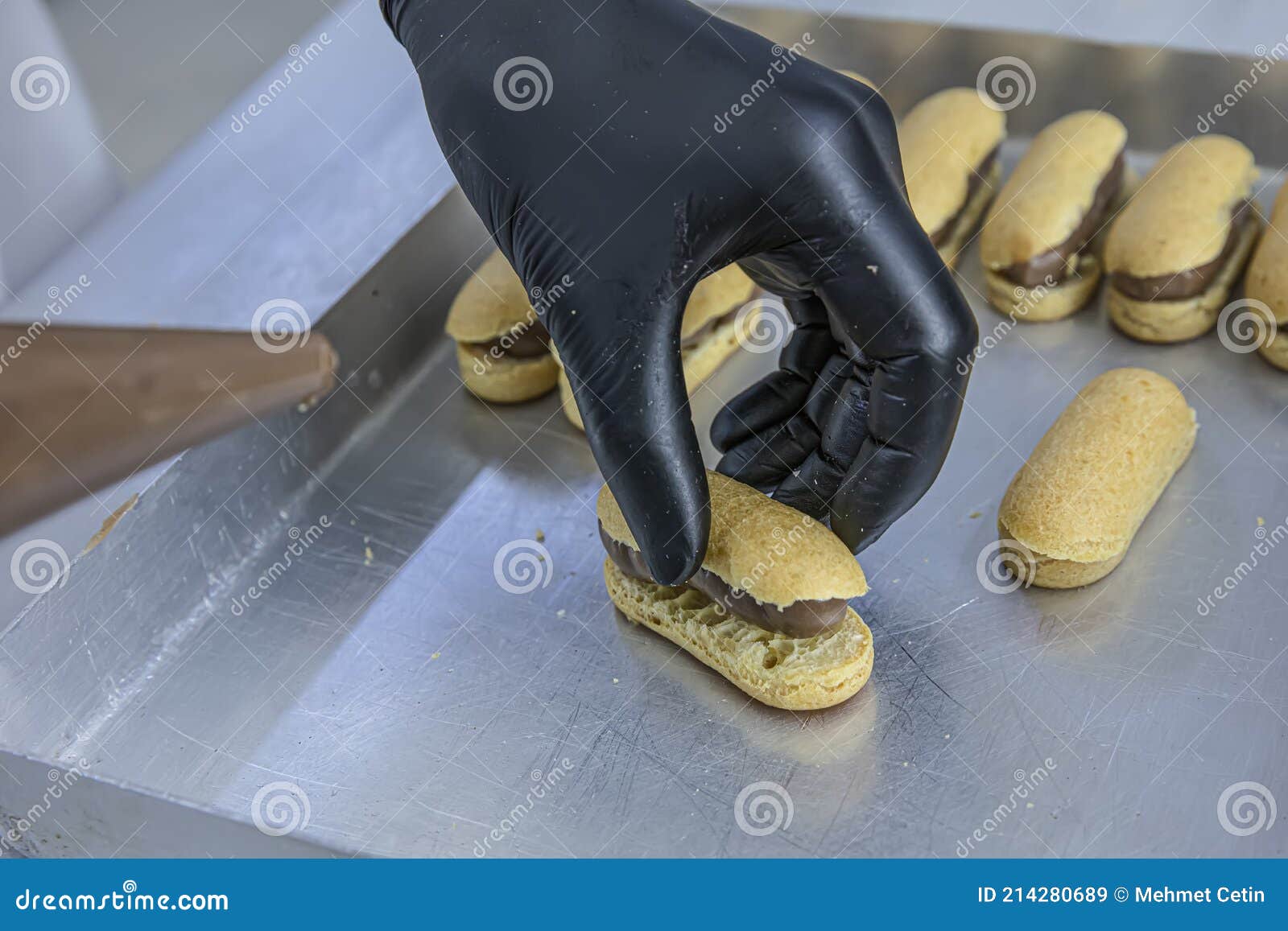 Making Chef Eclairs in the Kitchen. Eclairs Pasta Turkish Delicious ...