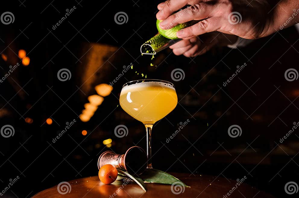 Making the Coctail with Lime Stock Image - Image of barmen, catering ...