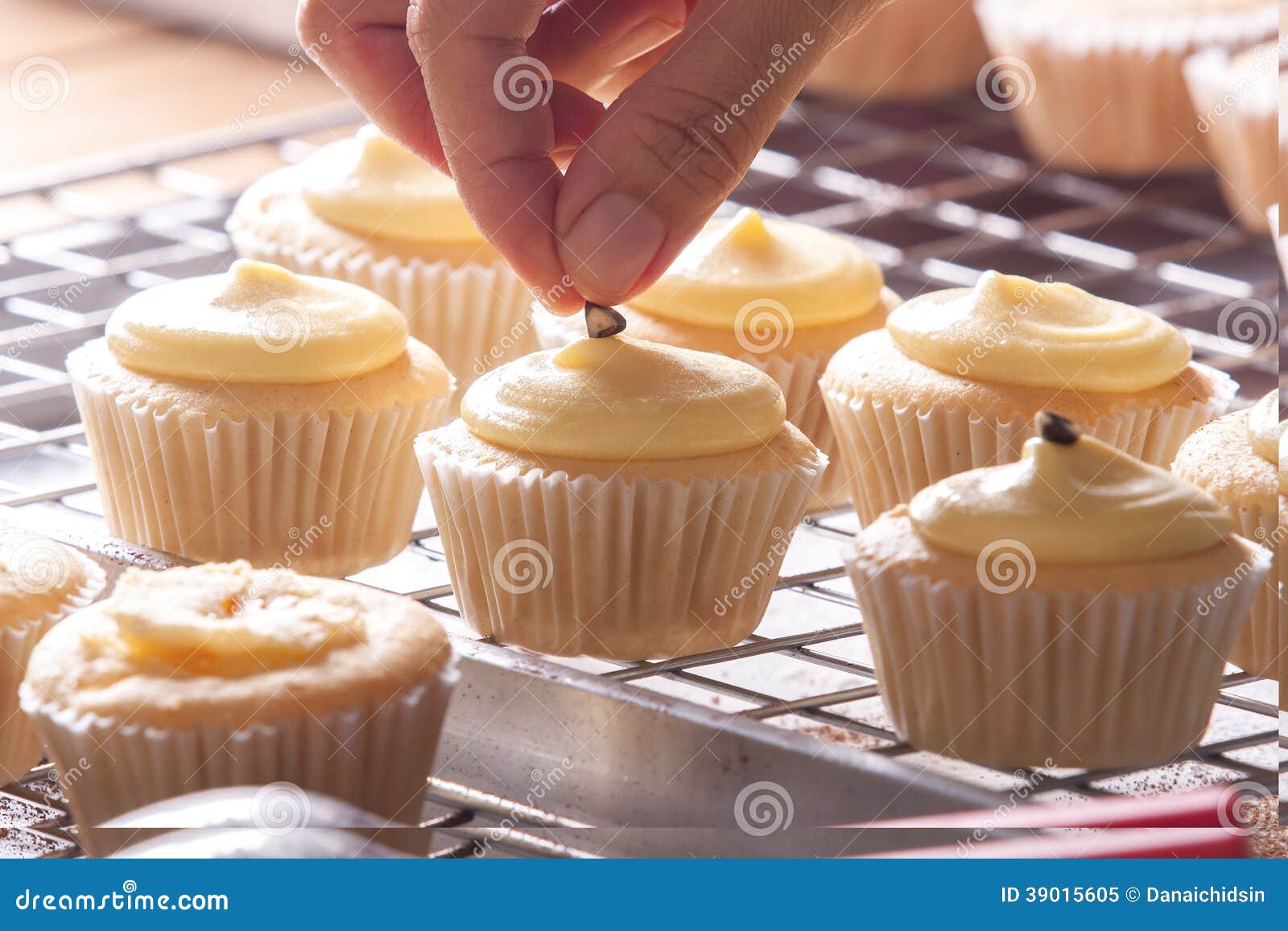 Making cupcakes stock image. Image of bakery, gourmet - 39015605