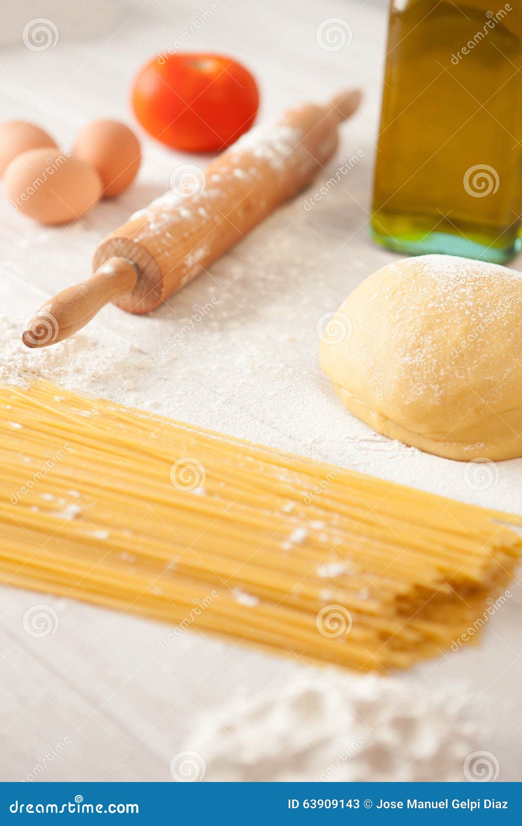 Making fresh spaghetti stock image. Image of fresh, ingredient - 63909143