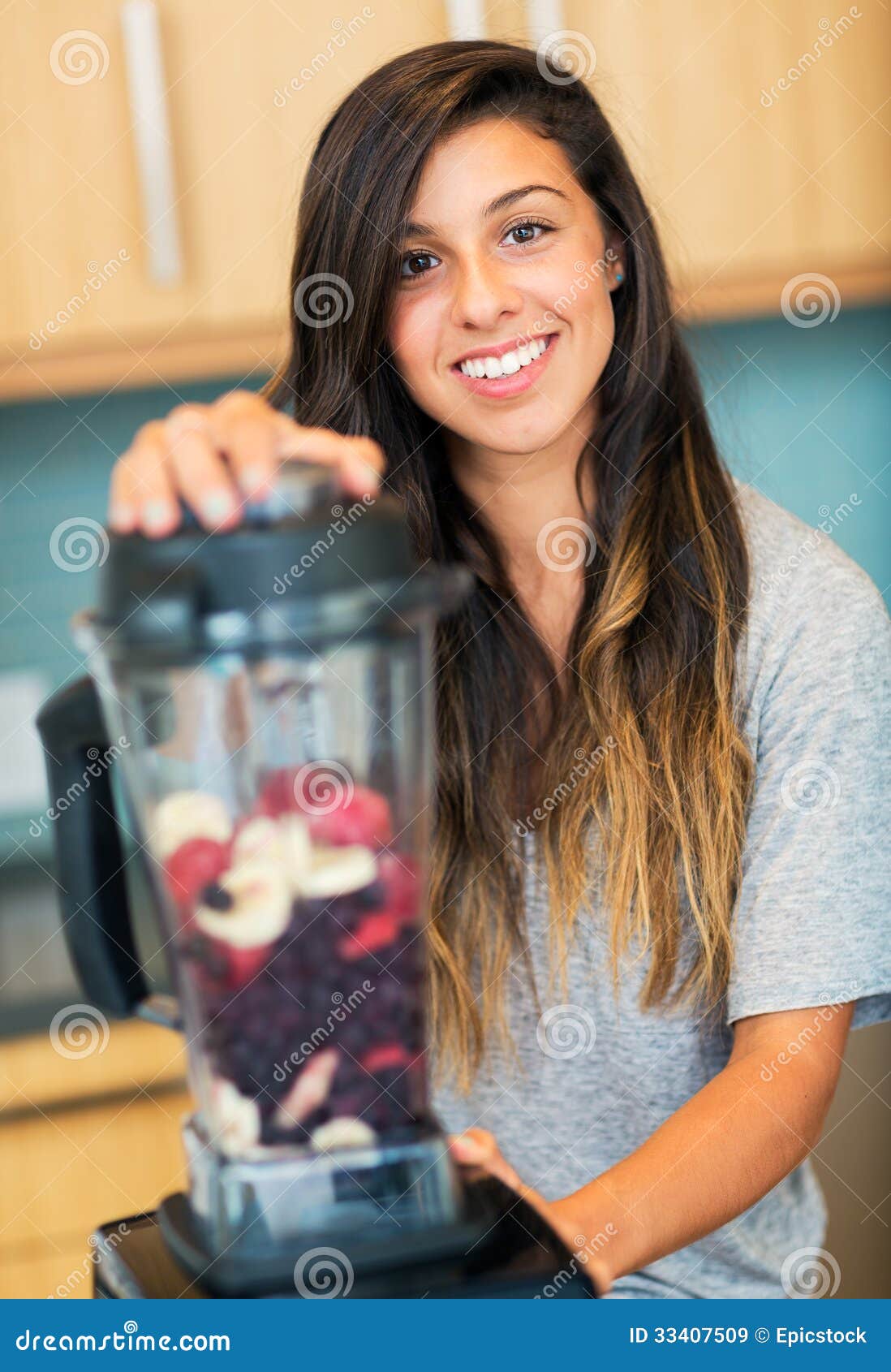 Making Fruit Smoothie stock image. Image of fresh, green - 33407509