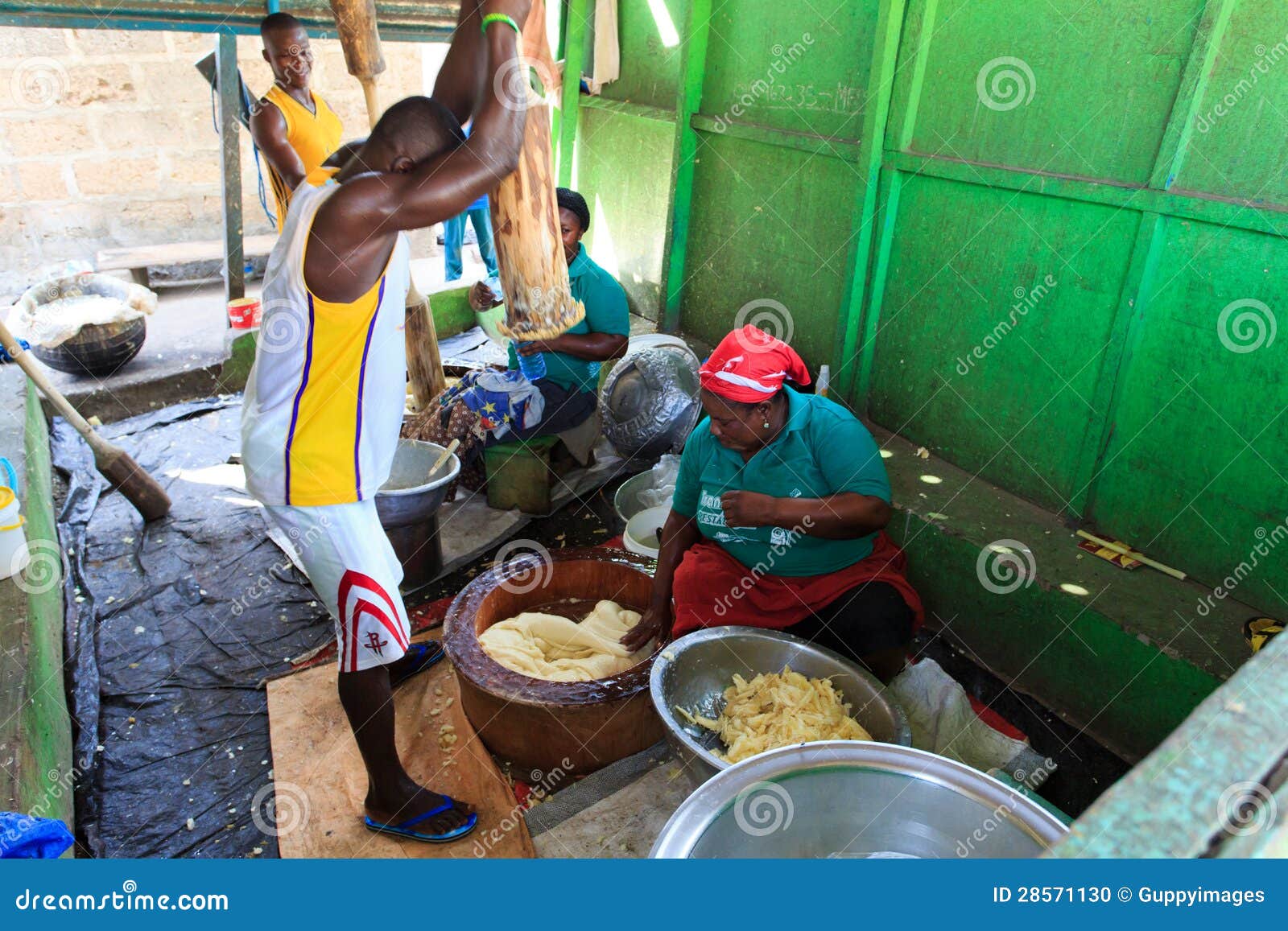 Making fufu editorial image. Image of fufu, travel, sell - 28571130