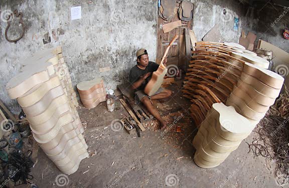 Making guitar editorial photography. Image of acoustic - 31373402