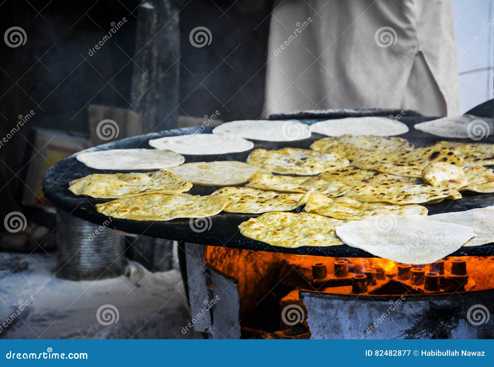 Sheermal Taftan, Naan Or Kulcha, Roti Served In A Dish Isolated On ...