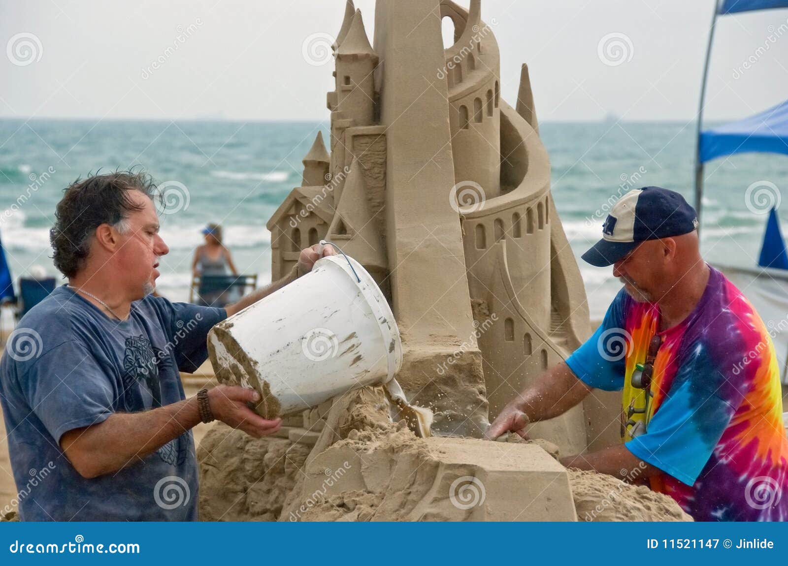 Making a sandcastle editorial photography. Image of sculpture - 11521147