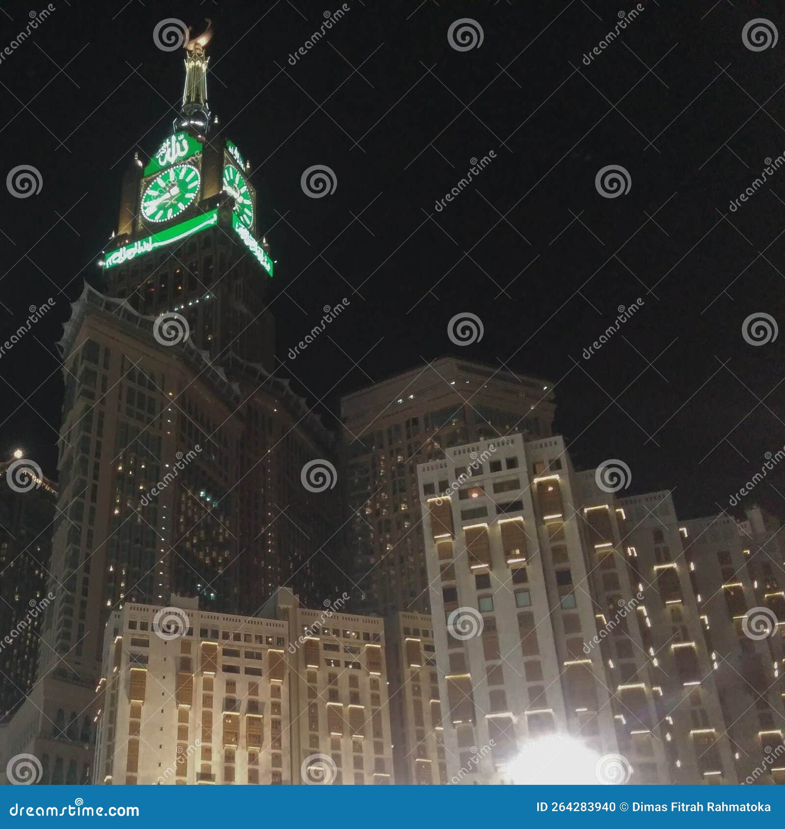 Makkah Big Clock Tower editorial image. Image of skyscraper - 264283940