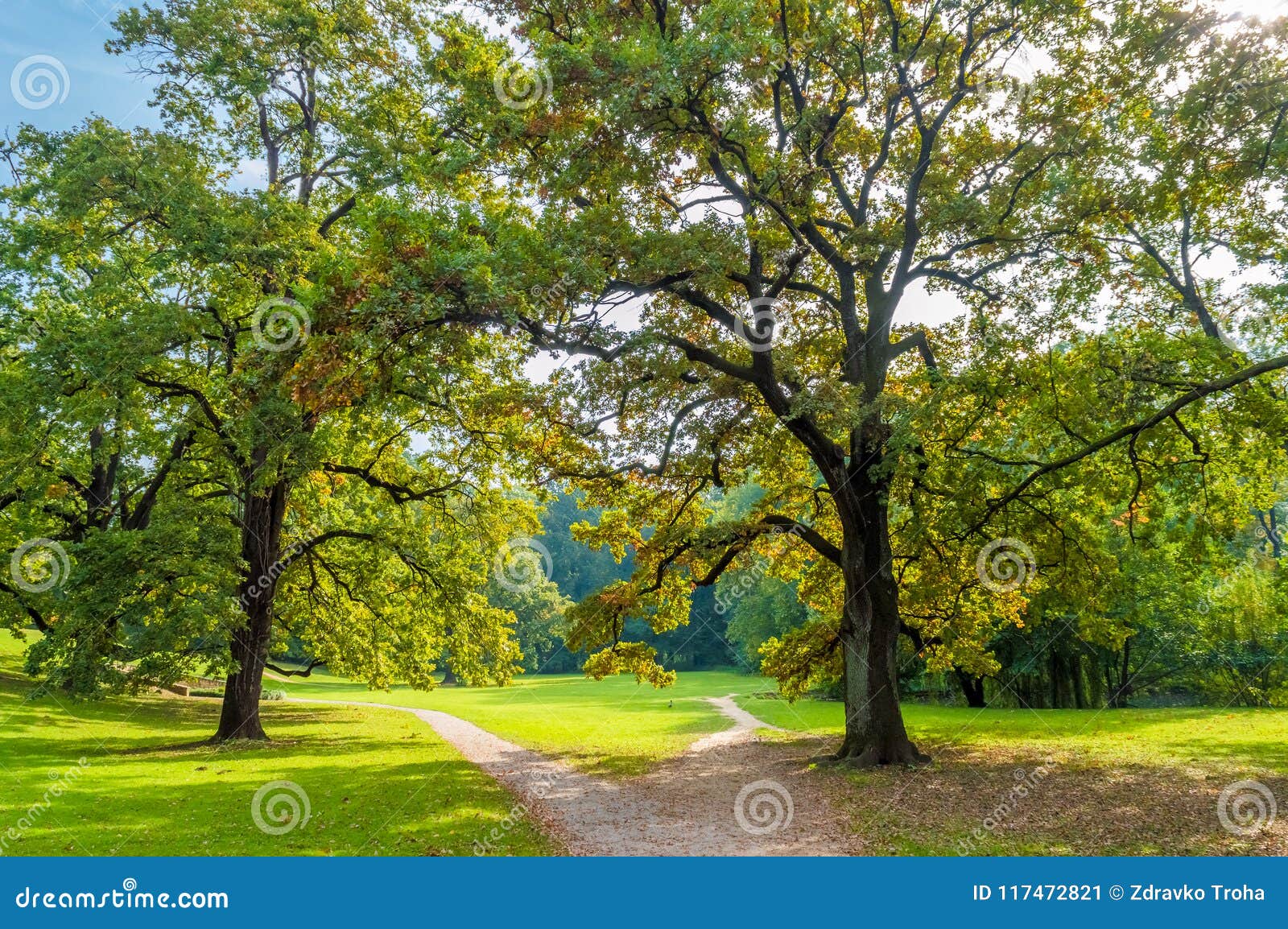 Maksimir Del Parque En Zagreb Foto editorial - Imagen de sendero ...