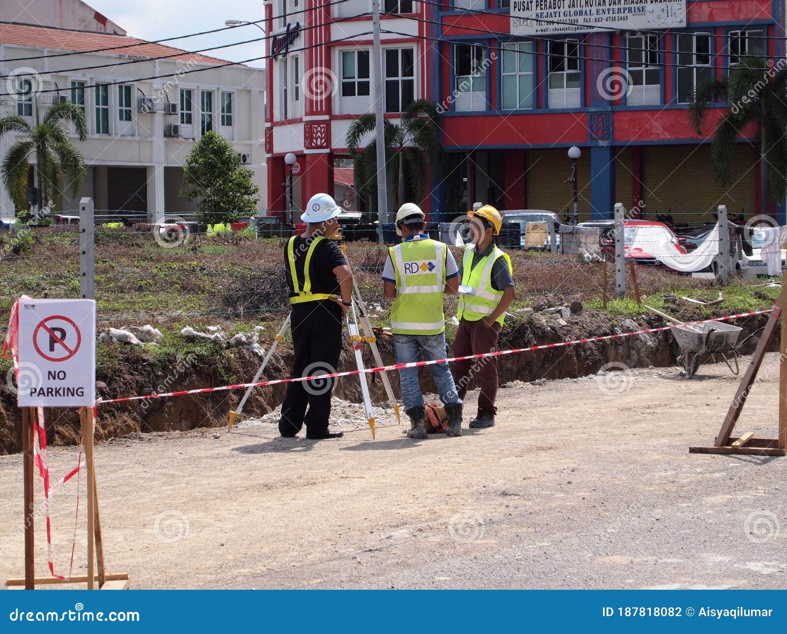 Construction Workers Having a Discussion at the Construction Site ...