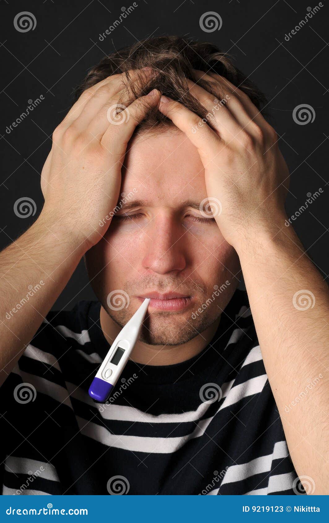 Malade adulte image stock. Image of visage, gens, nettoyage - 9219123