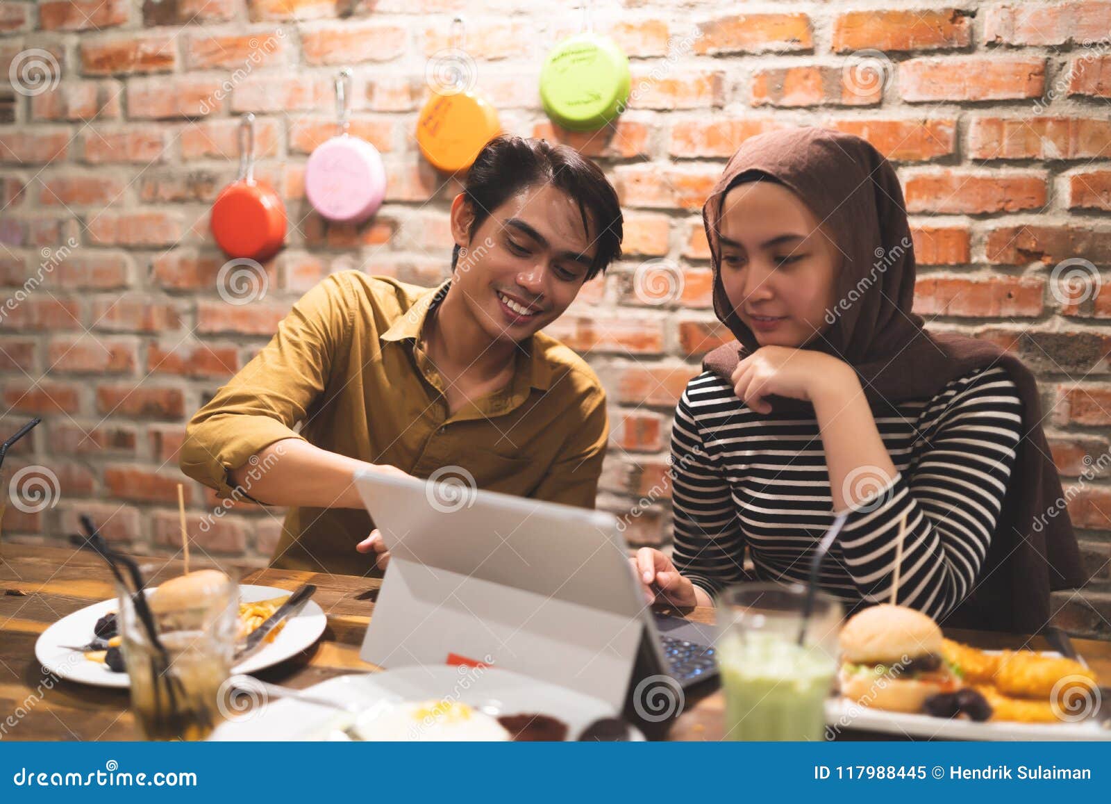 Muslim Couple Working Together during Dinner Stock Image - Image of ... Muslim Couple Working Together during Dinner Stock Image - Image of ...