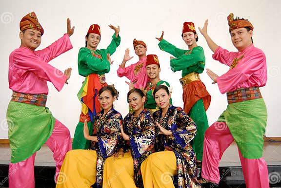 Malay Traditional Dance Group Editorial Photo - Image of songket ...