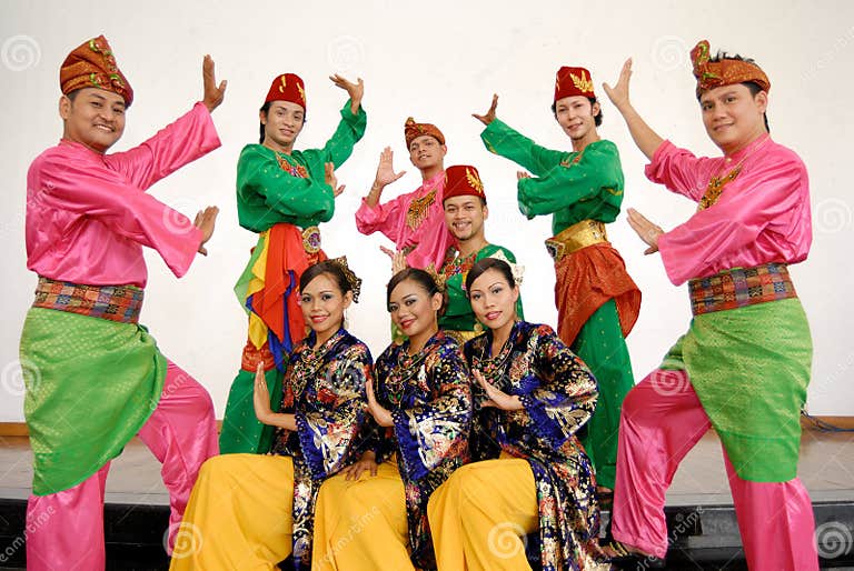 Malay Traditional Dance Group Editorial Photo - Image of songket ...