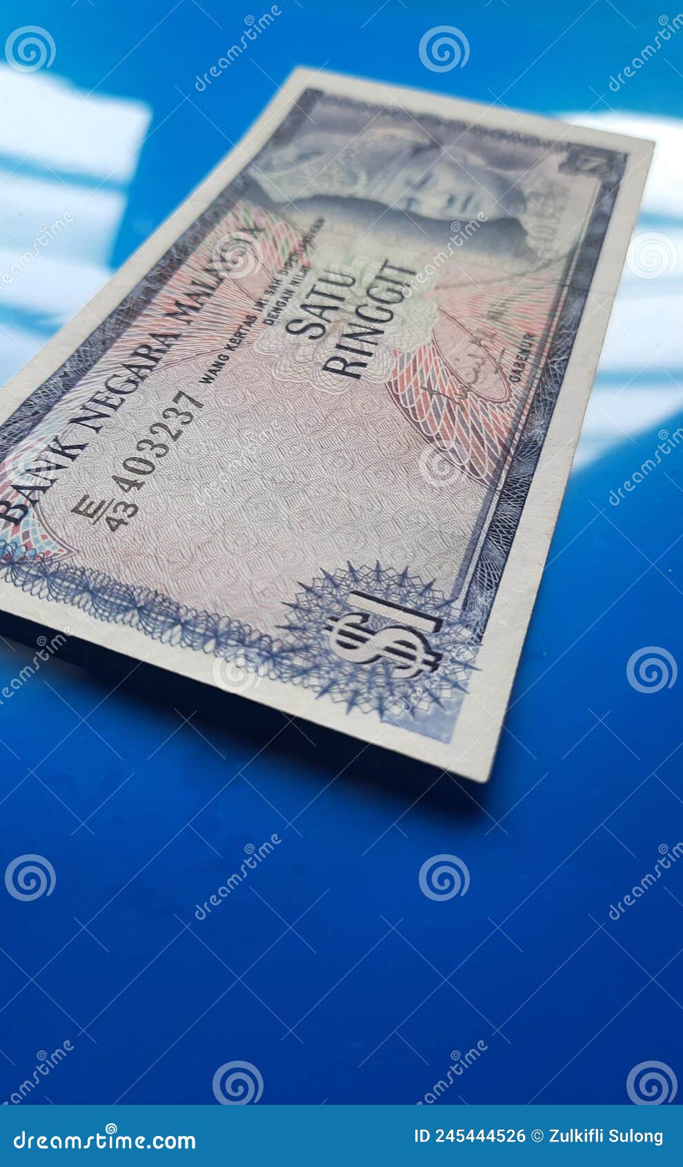 Malaysia Banknote One Ringgit. Malaysian Currency One Ringgit Blue ...