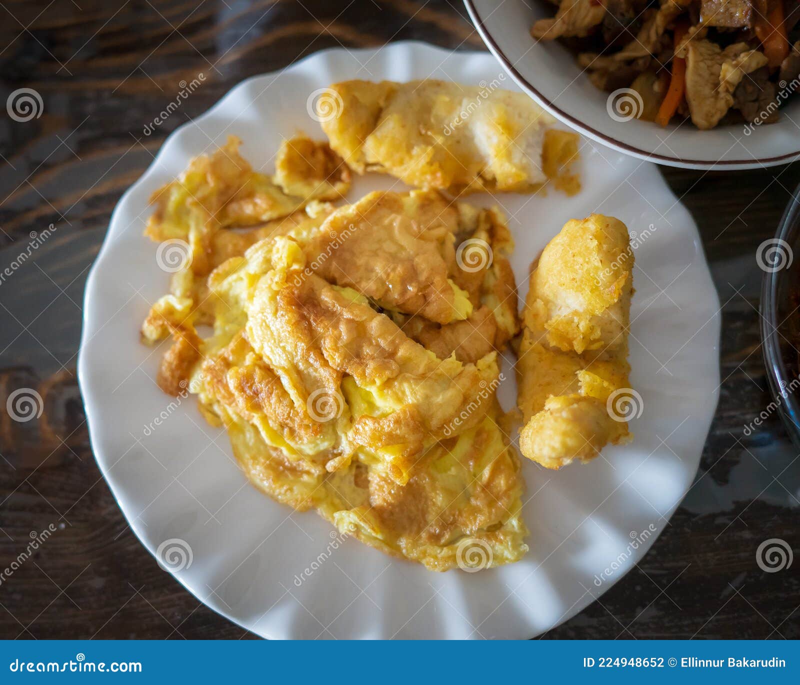 Telur Dadar Gulung Or Tamagoyaki Or Japaneses Egg Roll. Gyeran Mari Or ...