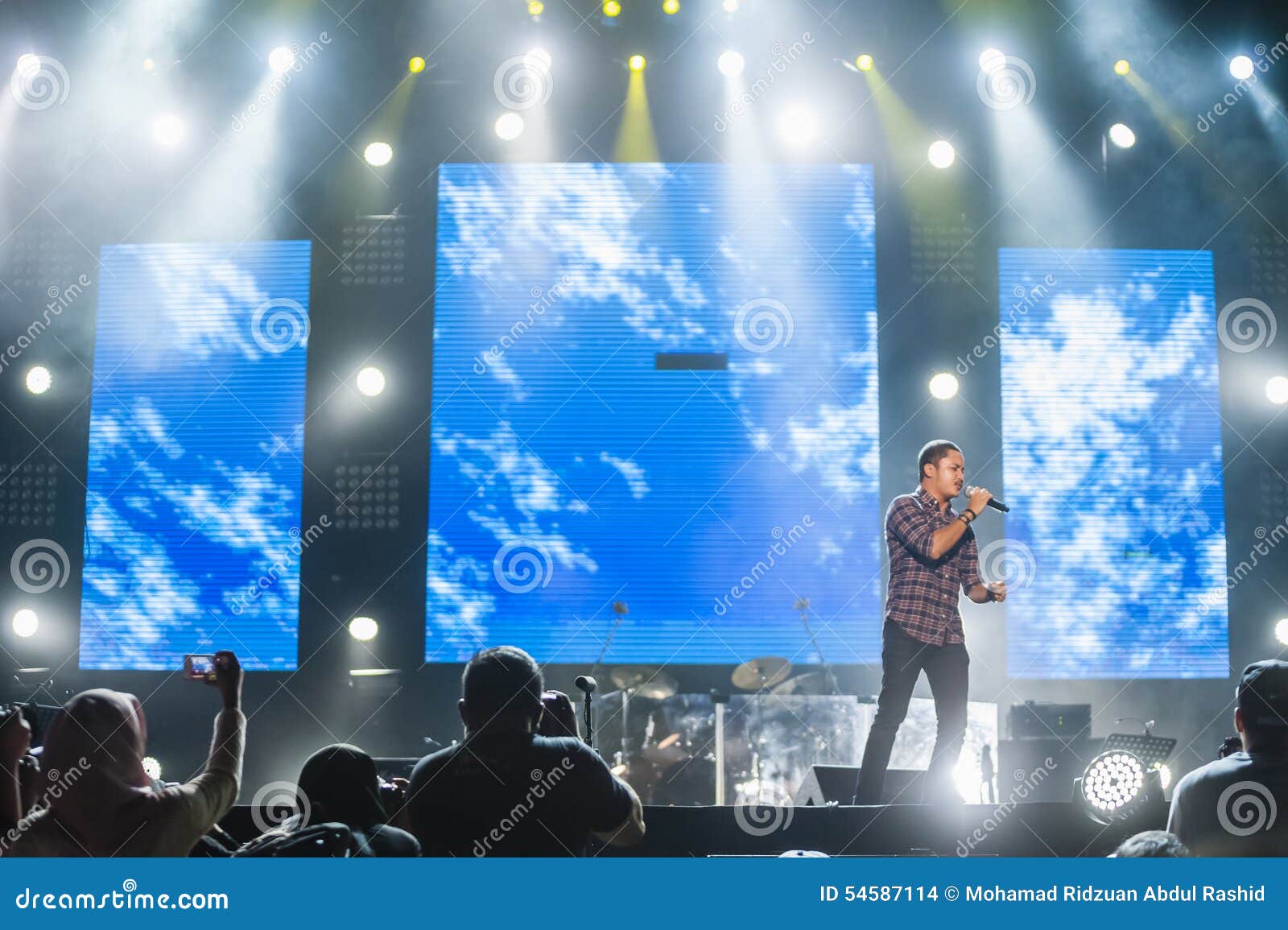 Malaysian Singer editorial stock image. Image of sounds - 54587114