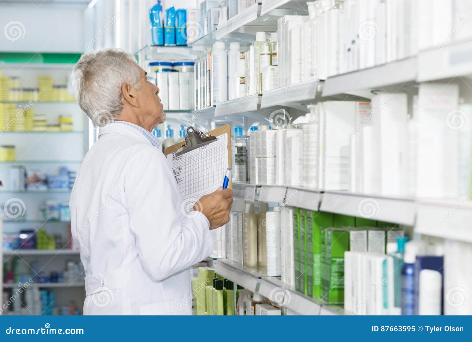 656 Pharmacy Counting Stock Photos - Free & Royalty-Free Stock Photos ...