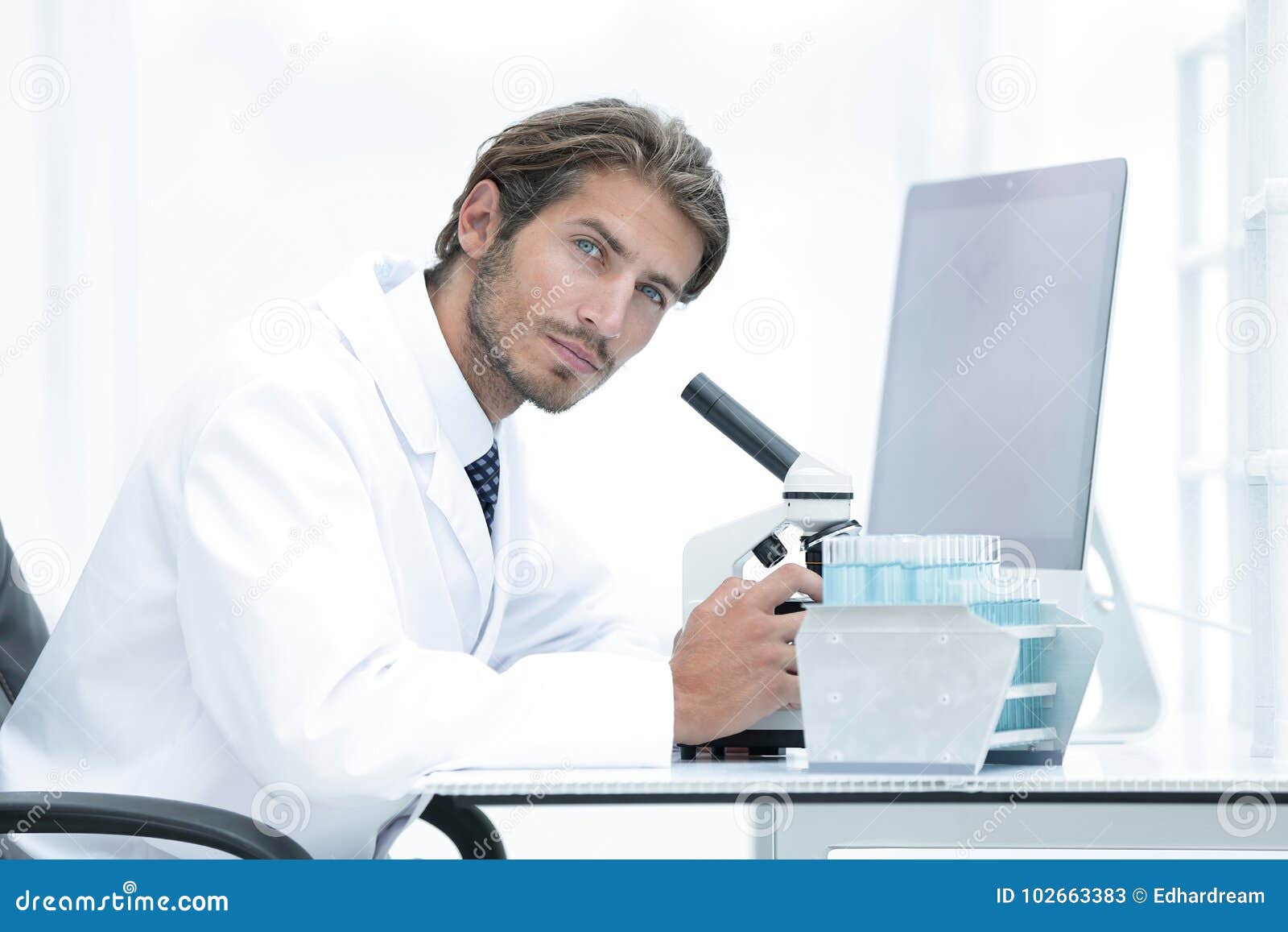 Male Chemist Scientific Reseacher Using Microscope in Laboratory Stock ...