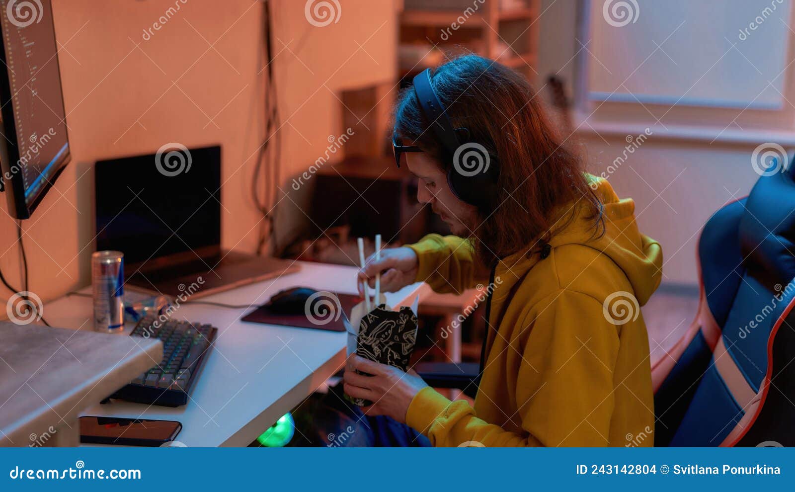 It Developer Eating Fast Food while Programming Stock Photo - Image of ...