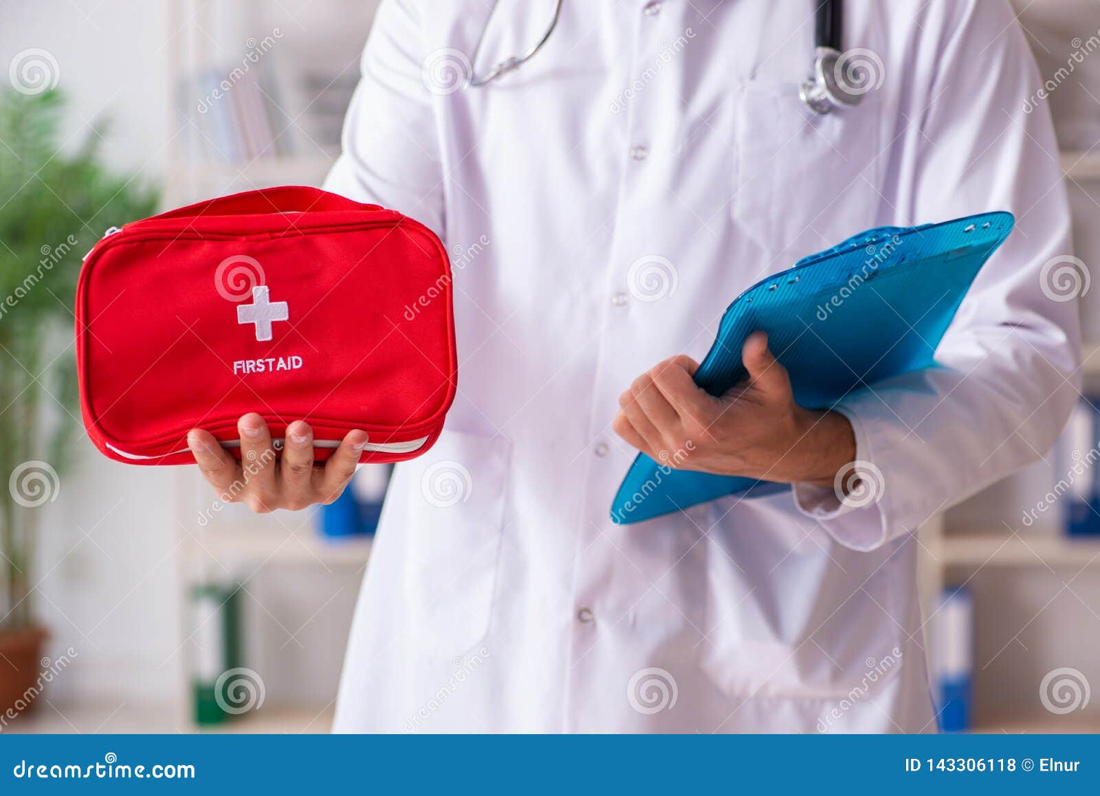 The Male Doctor with First Aid Bag Stock Photo - Image of emergency ...
