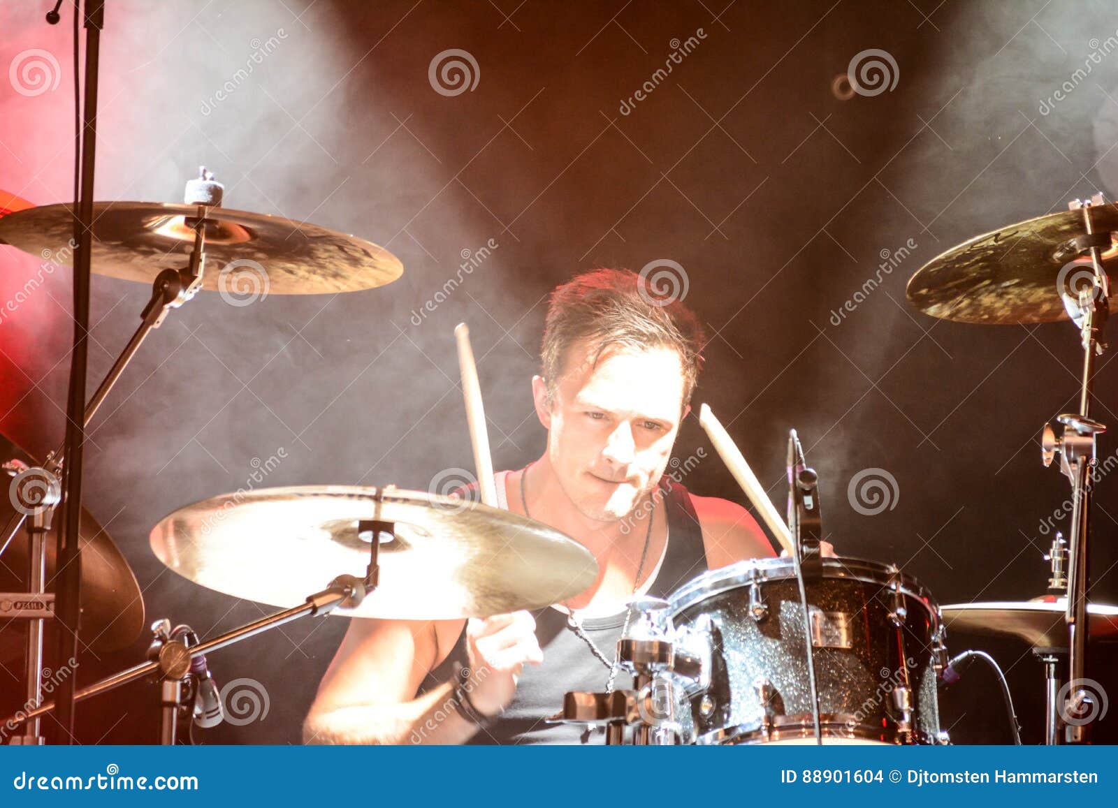 Male drummer editorial stock image. Image of sticks, drumming - 88901604
