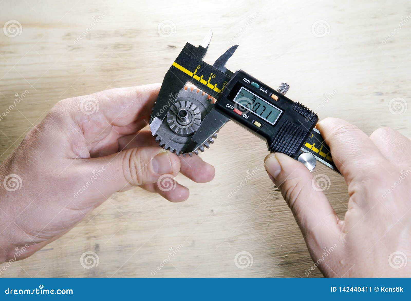 Male Hands with Digital Caliper Stock Image - Image of metal, vernier ...