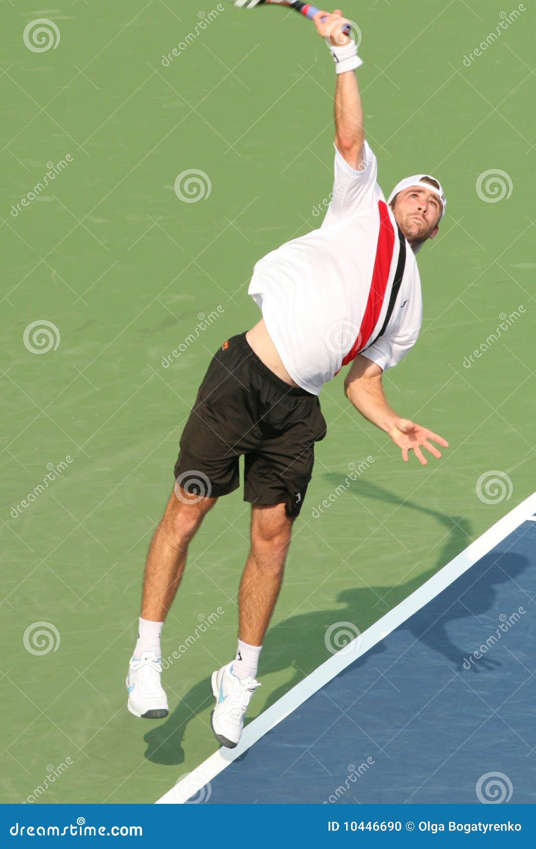 Male Professional Tennis Player Serve Editorial Image - Image of legg ...