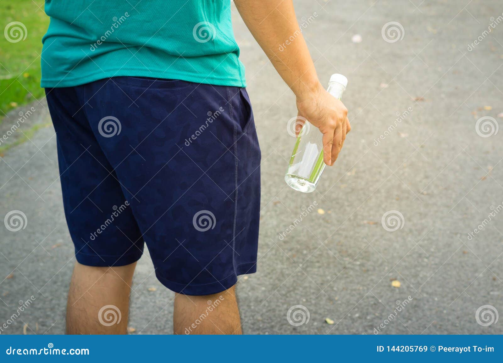 Runner Hold Water Bottle in Hand Stock Image - Image of field, drinking ...