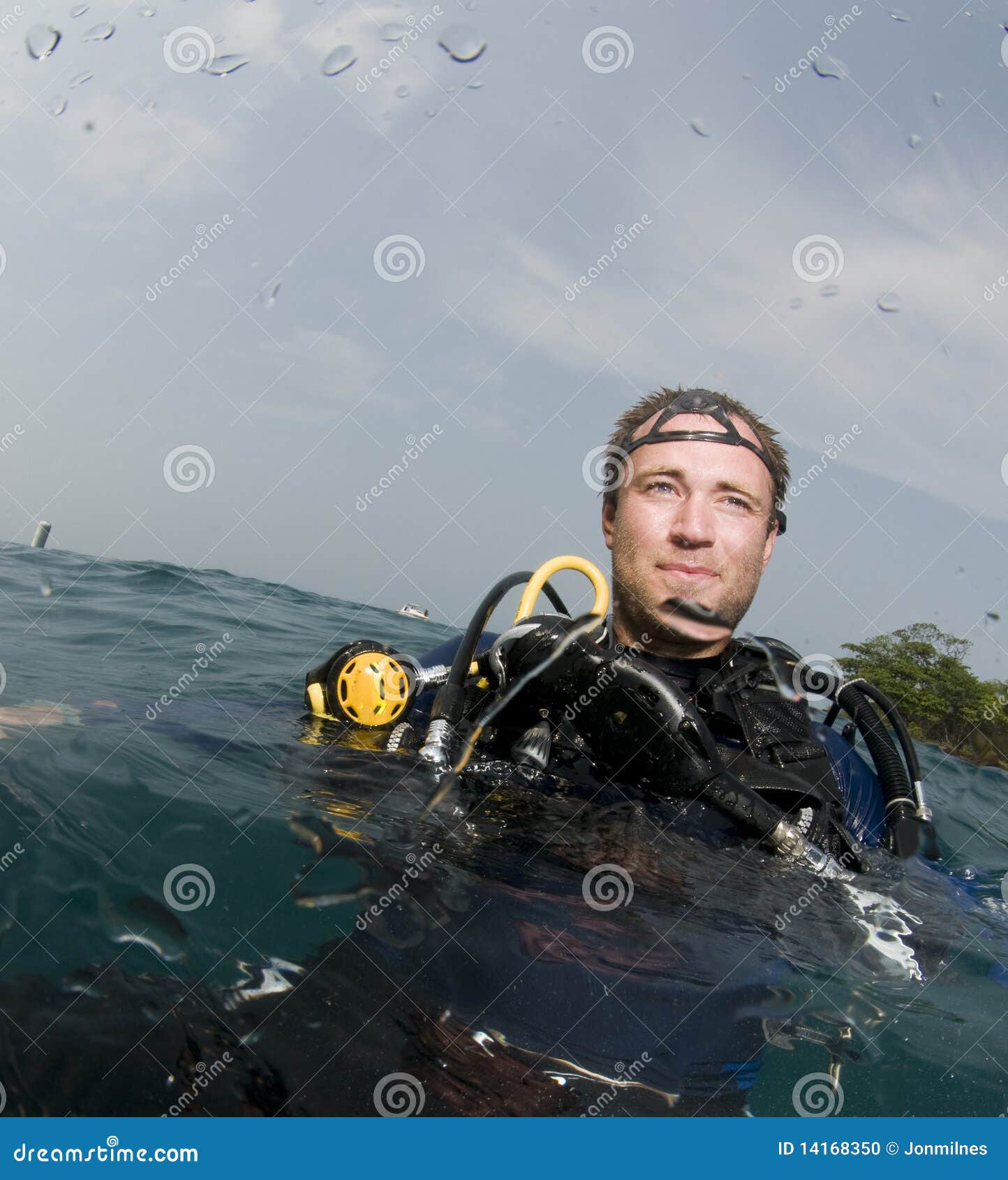 Male scuba diver stock photo. Image of face, happy, colors - 14168350