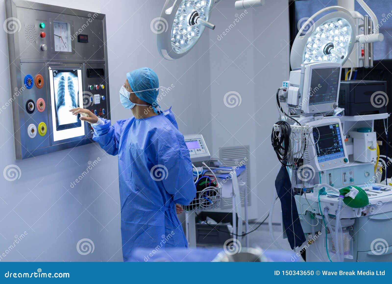 Male Surgeon Reading X Ray in Operating Room Stock Photo - Image of ...