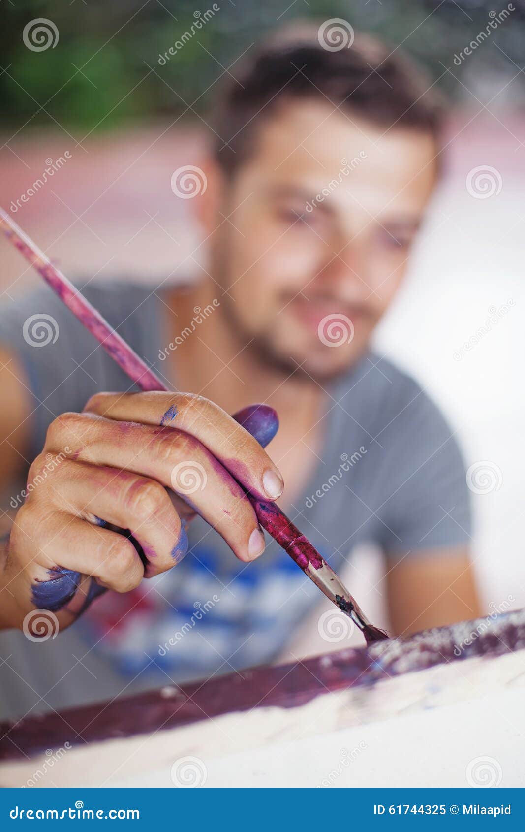 Maler bei der Arbeit stockbild. Bild von maler, haupt - 61744325