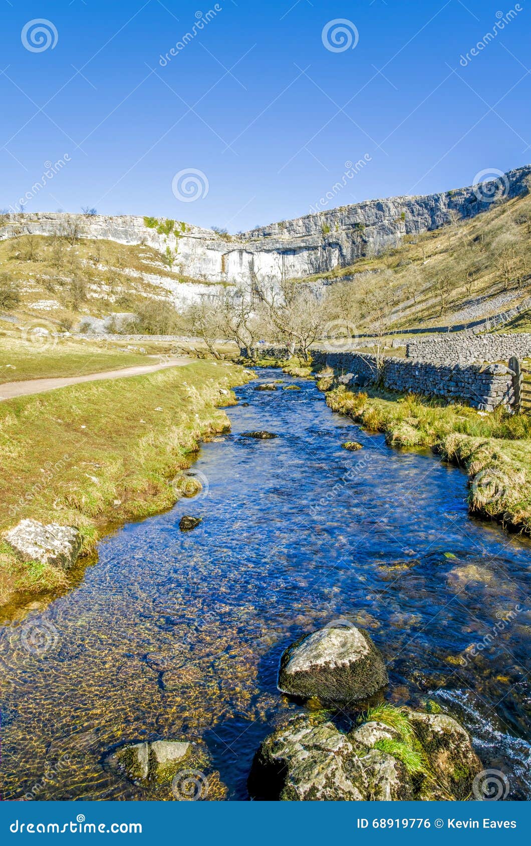 Malham Beck En Inham, Yorkshire Engeland Stock Foto - Image of ...