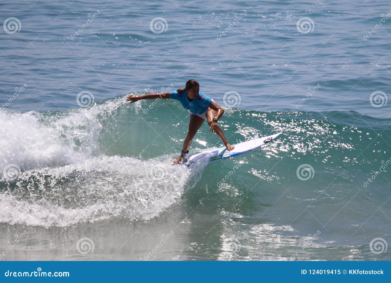 Malia Manuel Que Compite En El US Open De Practicar Surf 2018 Imagen ...