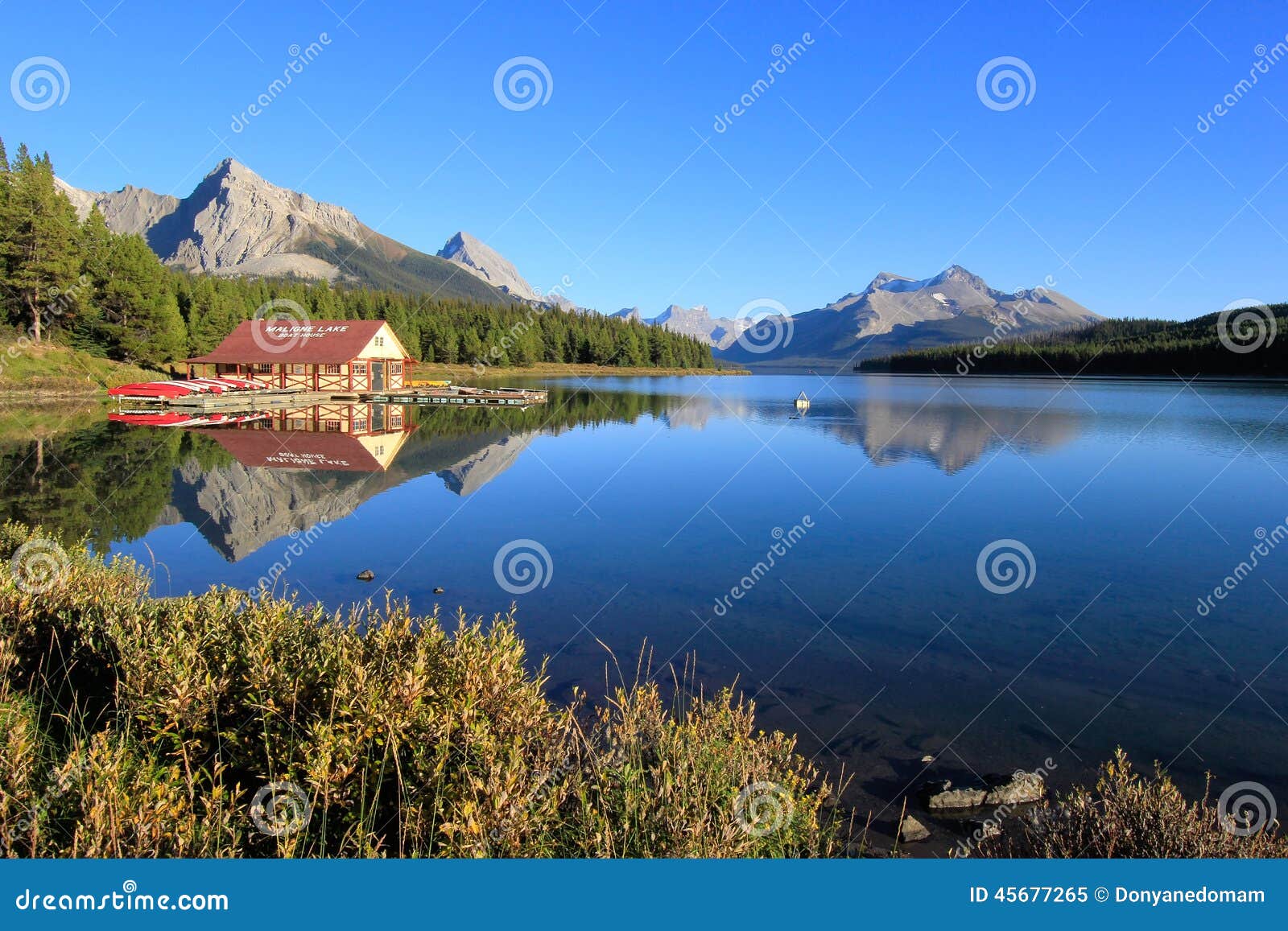 Maligne Lake in Jasper National Park, Alberta, Canada Editorial Image ...