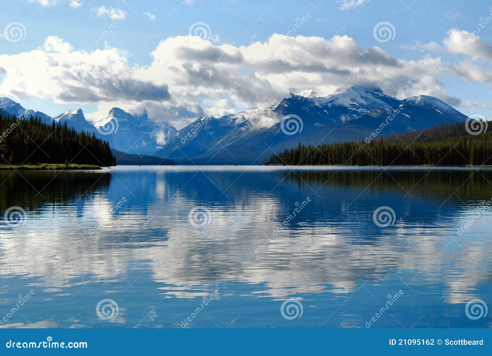 Maligne Lake, Jasper National Park, Canada Stock Photo - Image of ...